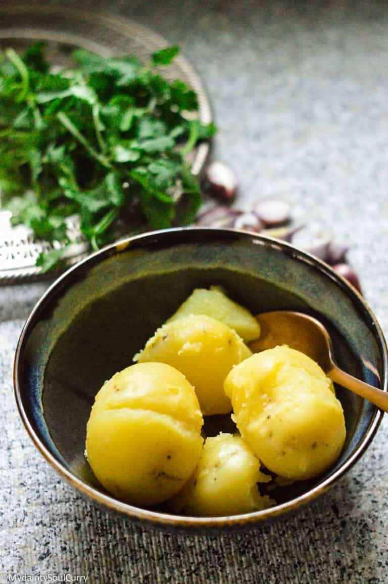 Aloo Choka {Trinidad Potato Choka} - My Dainty Soul Curry