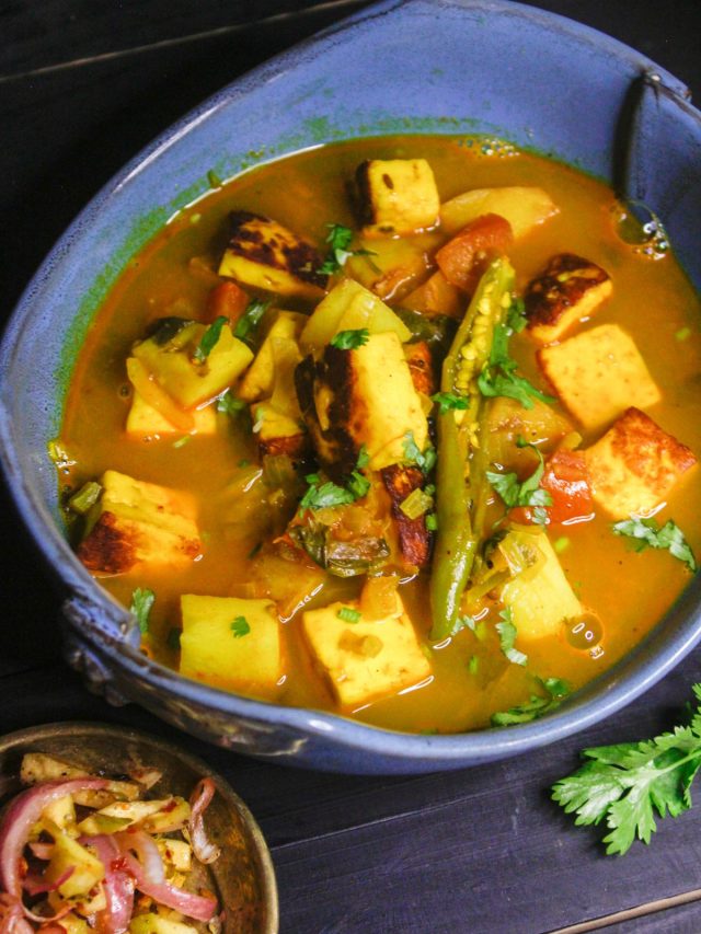 Instant Pot Aloo Paneer Gravy - My Dainty Soul Curry