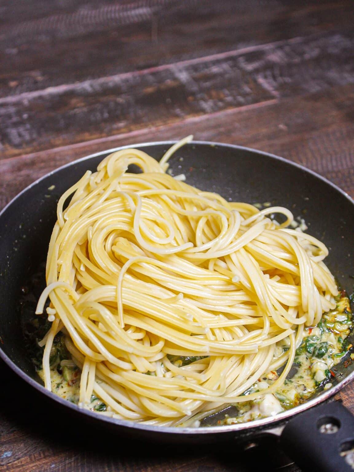 Lemony Whole Wheat Spaghetti with Garlic and Spinach - My Dainty Soul Curry