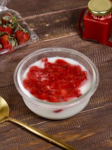 Easy Strawberry Pudding - My Dainty Soul Curry