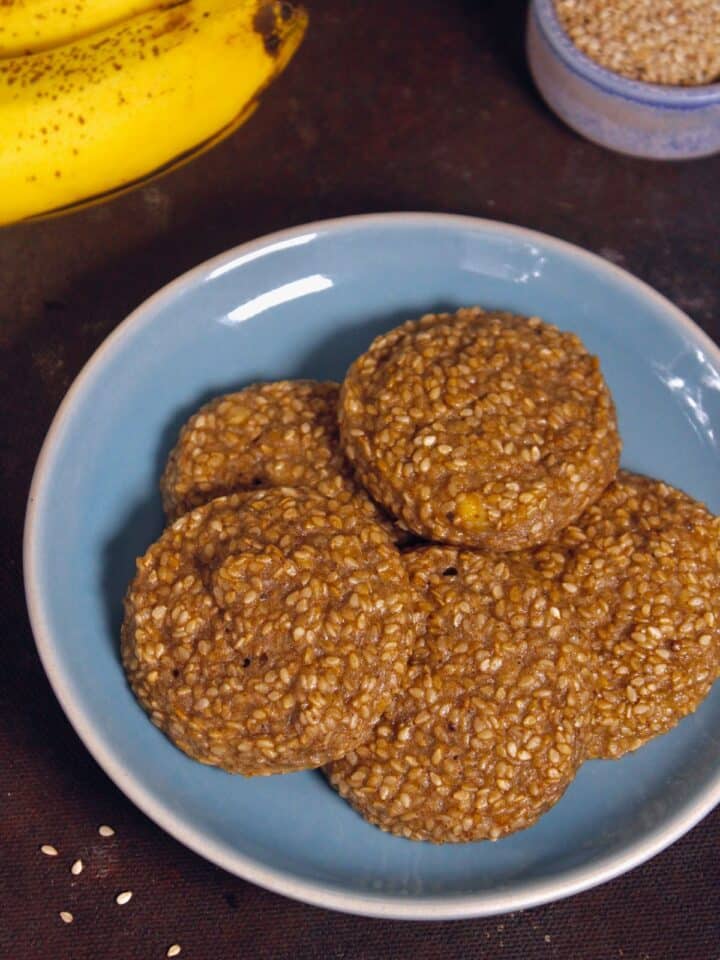 Sesame Banana Breakfast Patties - My Dainty Soul Curry