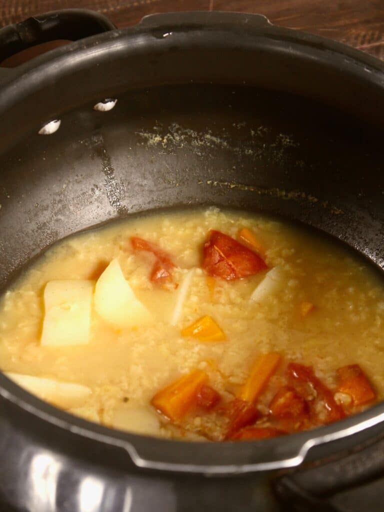 Egyptian Yellow Lentil Soup - My Dainty Soul Curry